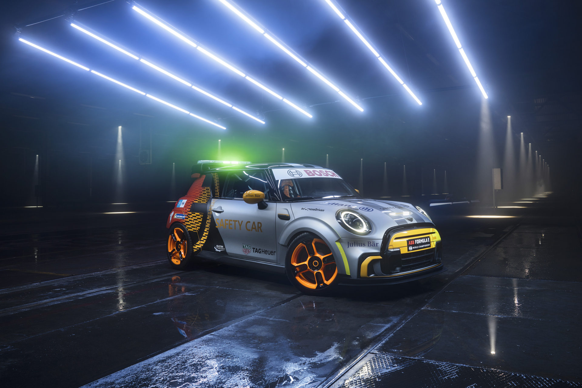 Το πρώτο ηλεκτρικό safety car είναι ΜΙΝΙ με σφραγίδα JCW - motorone.gr