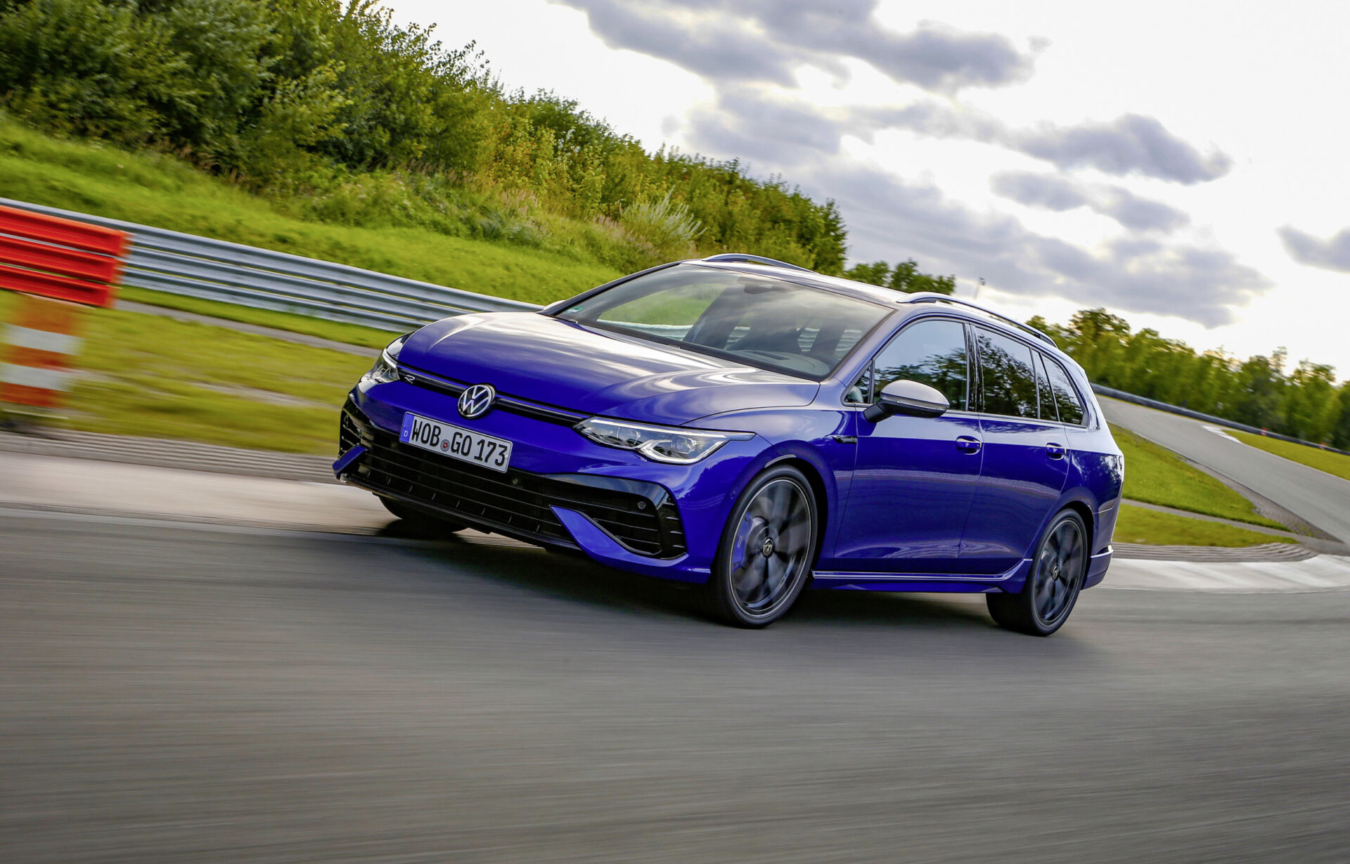 Volkswagen Golf R Variant: Χώροι και 320 ίπποι - motorone.gr
