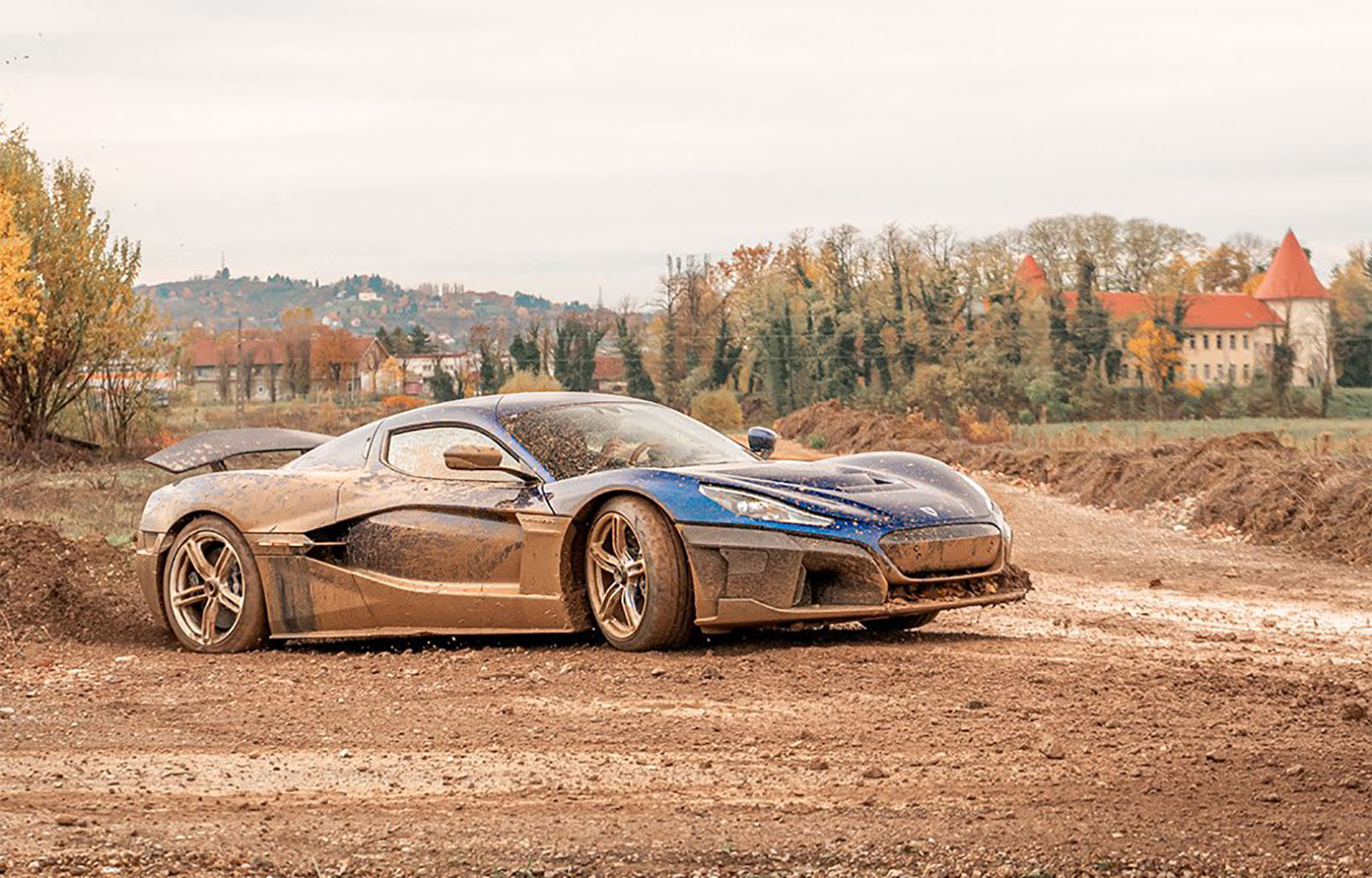 Rimac Nevera: Το ηλεκτρικό hypercar κάνει off-road λίγο πριν ...