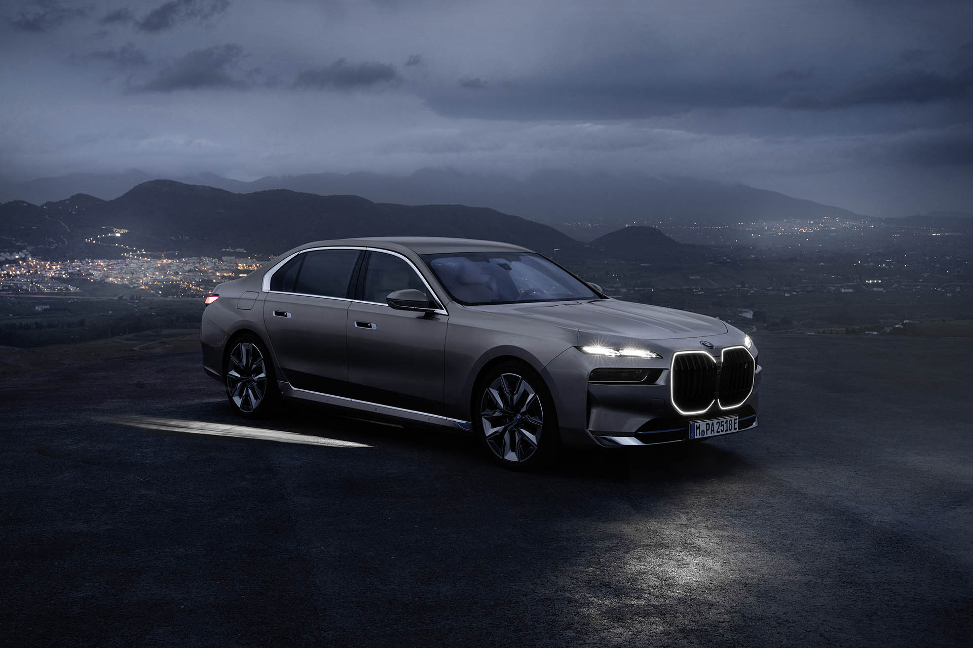Πρεμιέρα της BMW i7 στην BMW Σφακιανάκης (+video) - motorone.gr