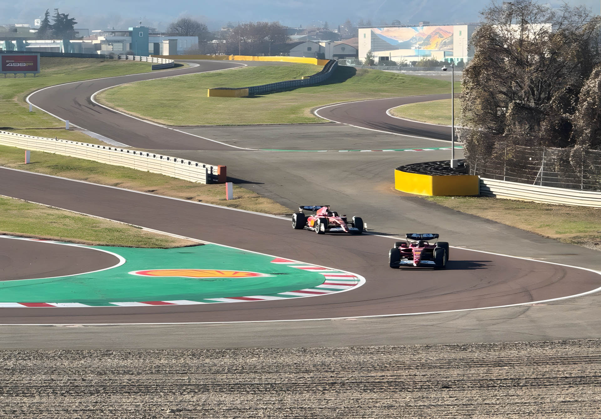 F1: Πατέρας και γιος Sainz οδηγούν μονοθέσια της Ferrari - motorone.gr