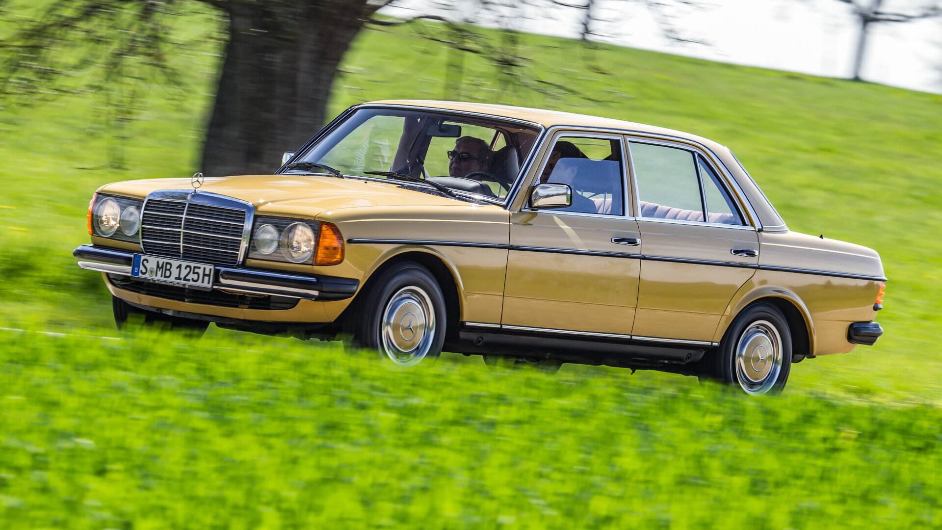 Η Mercedes-Benz W123 κλείνει 50 χρόνια ζωής - motorone.gr